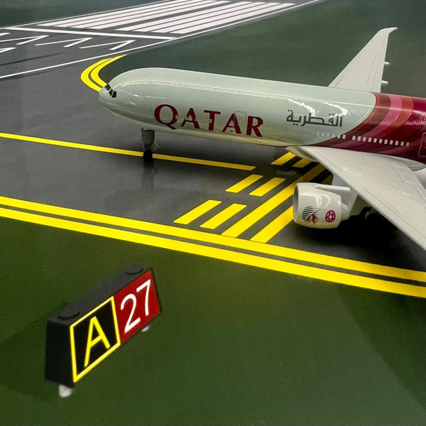 Qantar 777-300er 20CM MODEL - Flight Experience Melbourne